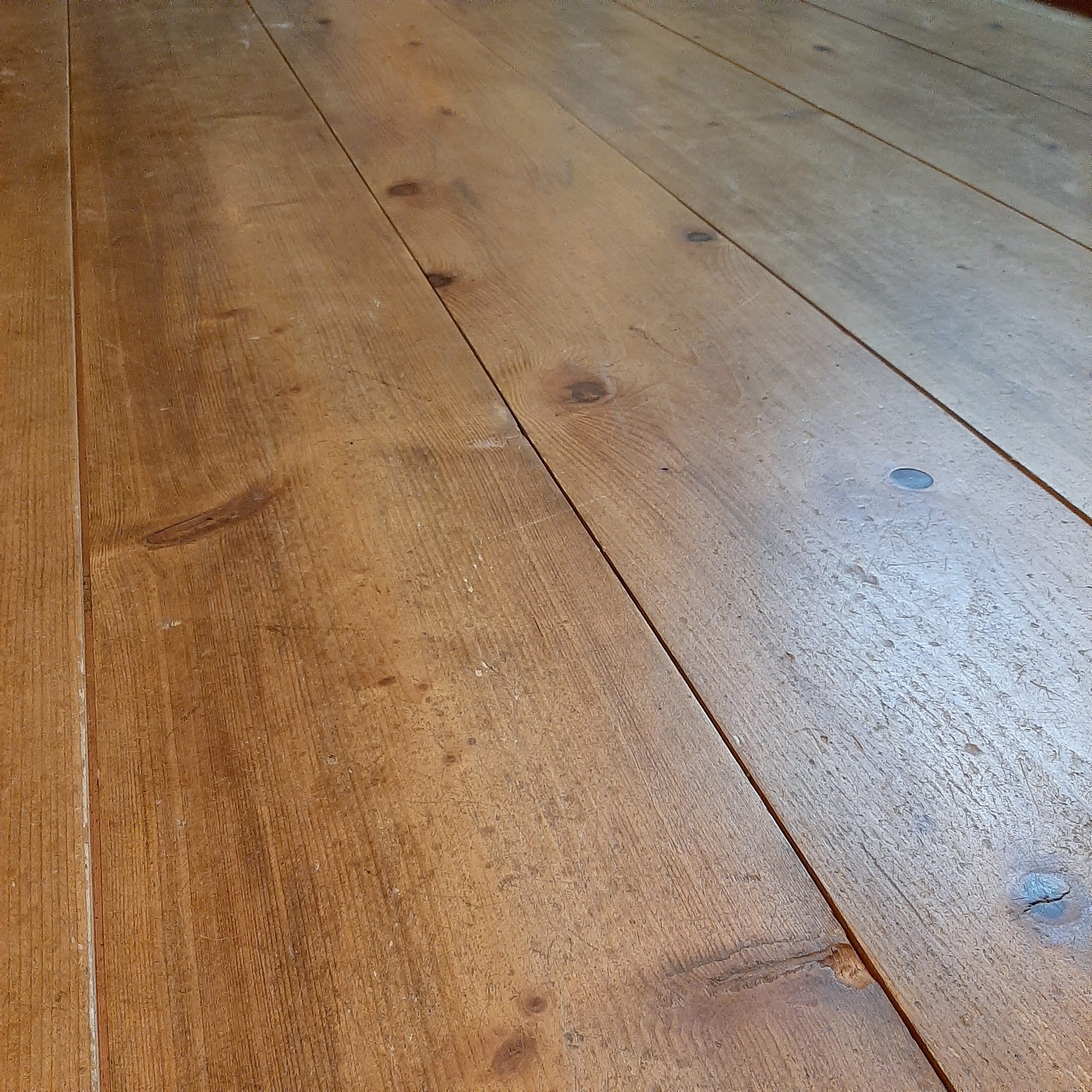 Floor of old cheese boards - Piet Jonker