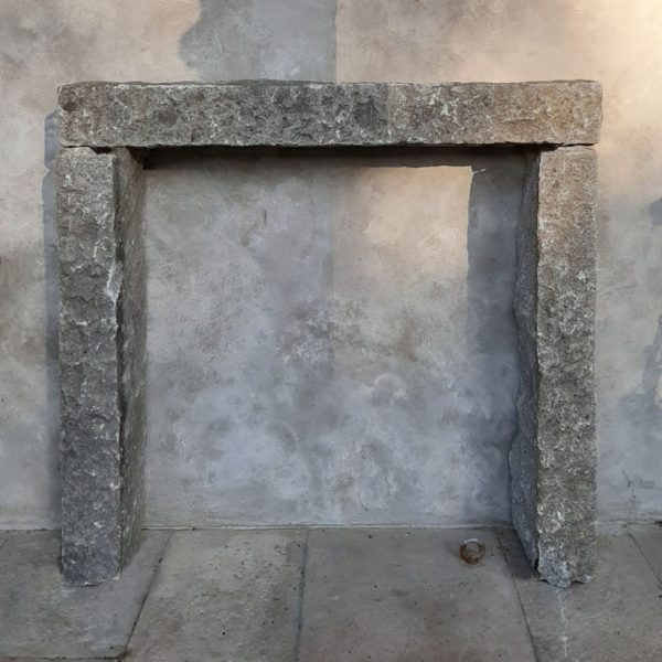 Grey limestone kitchen mantelpiece - Piet Jonker