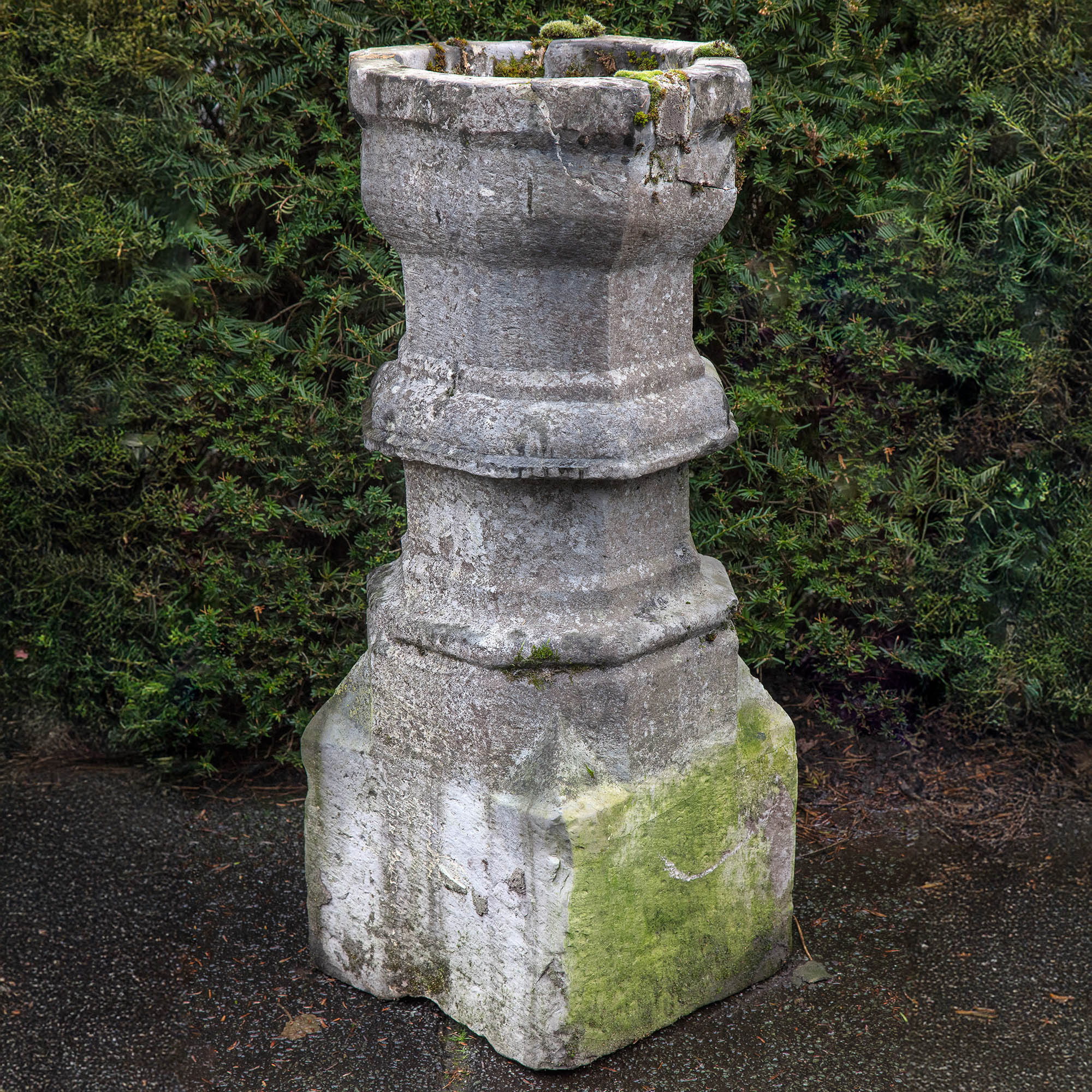 A 17th century carved bluestone font - Piet Jonker