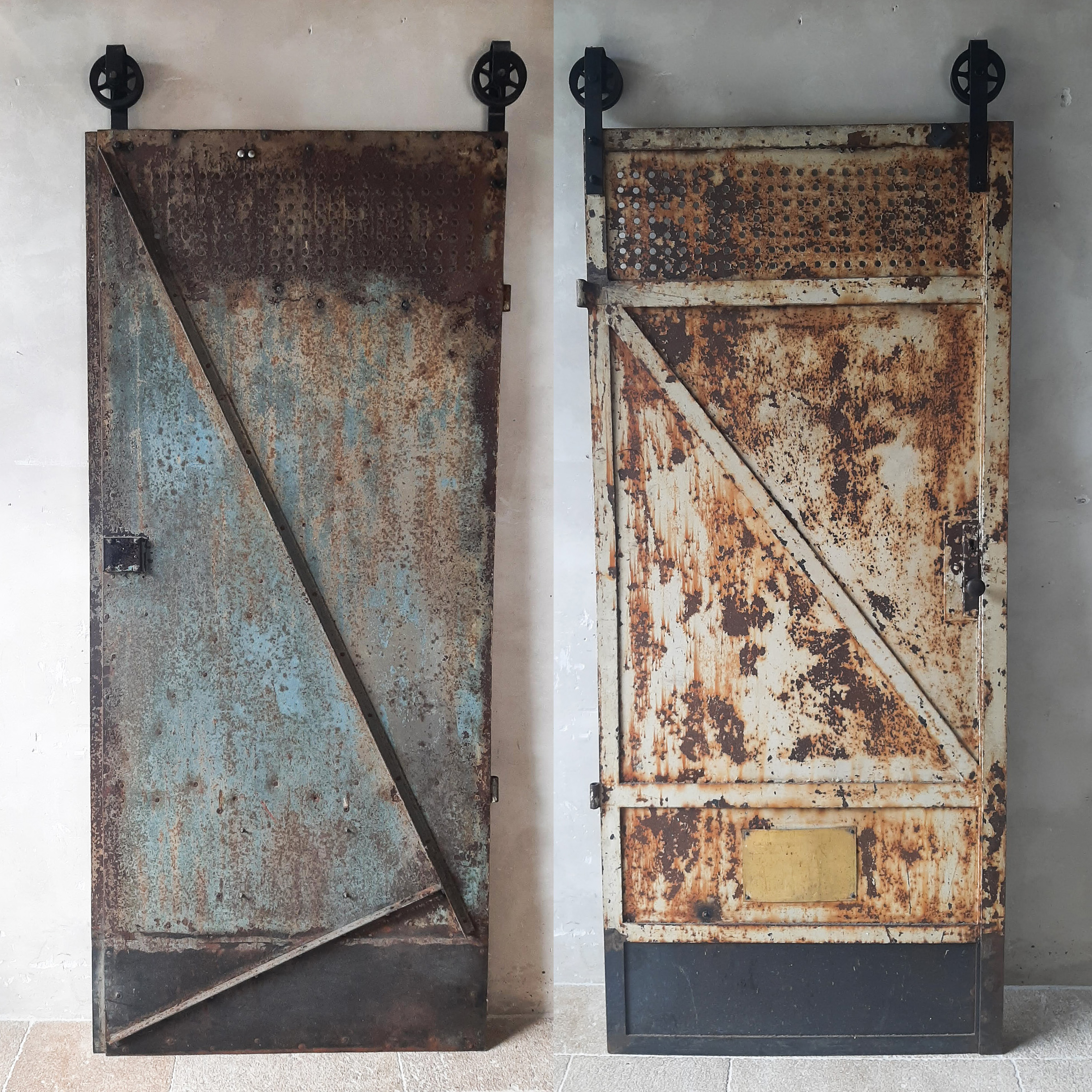Old industrial iron sliding door - Piet Jonker