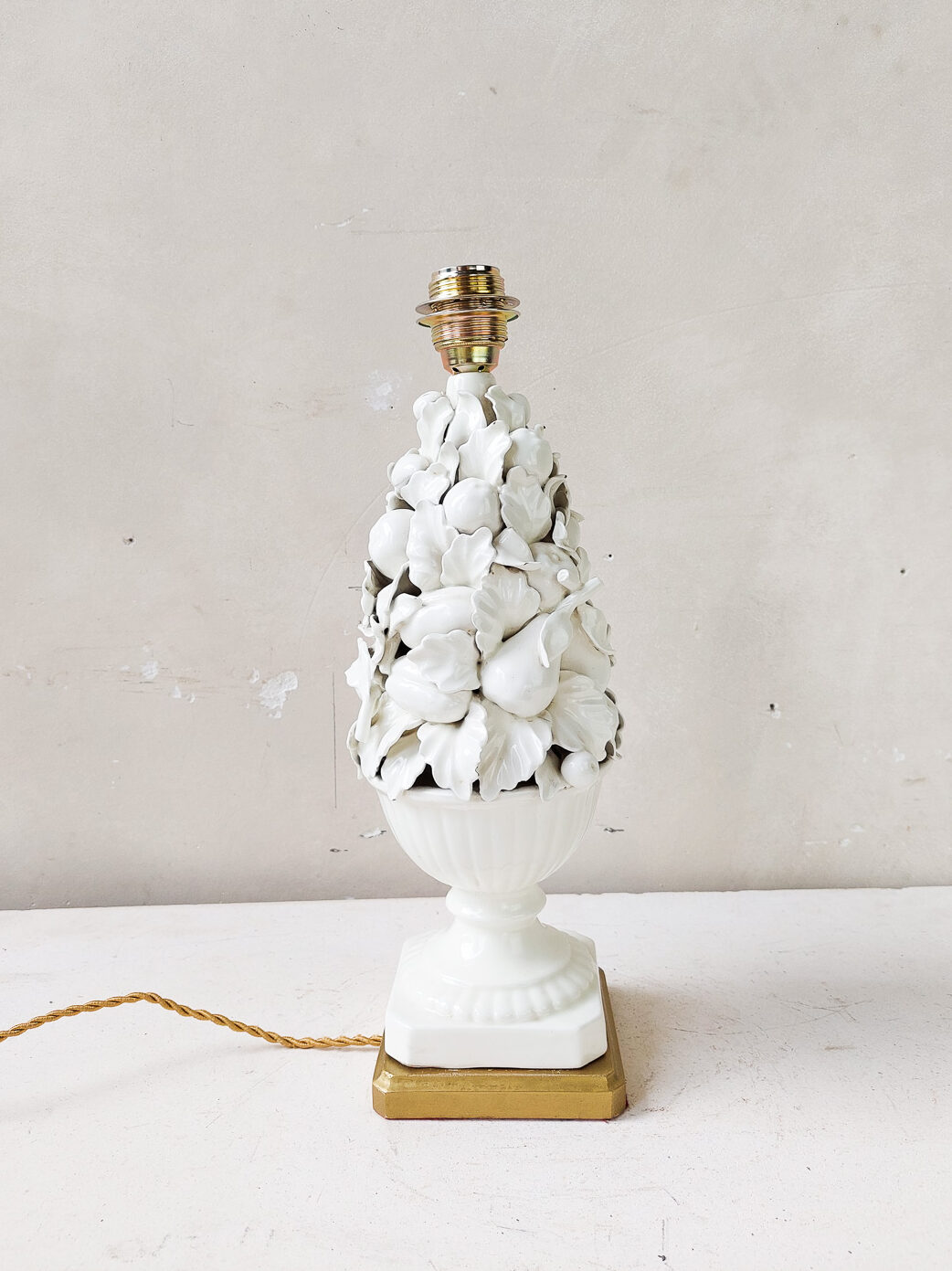 Mid-century white ceramic table lamp by Manises - Piet Jonker