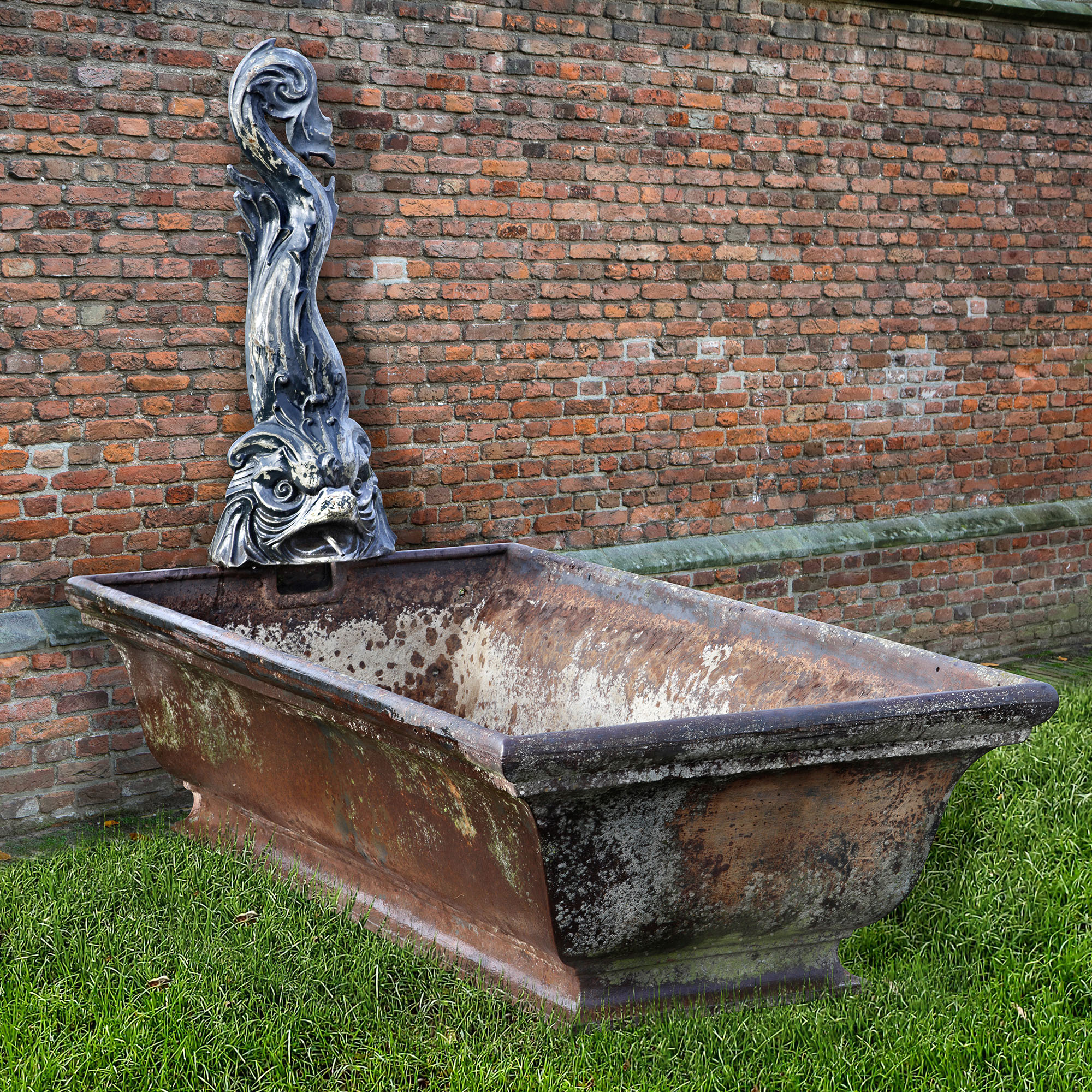 A French cast iron fountain basin with dolphin spout - Piet Jonker