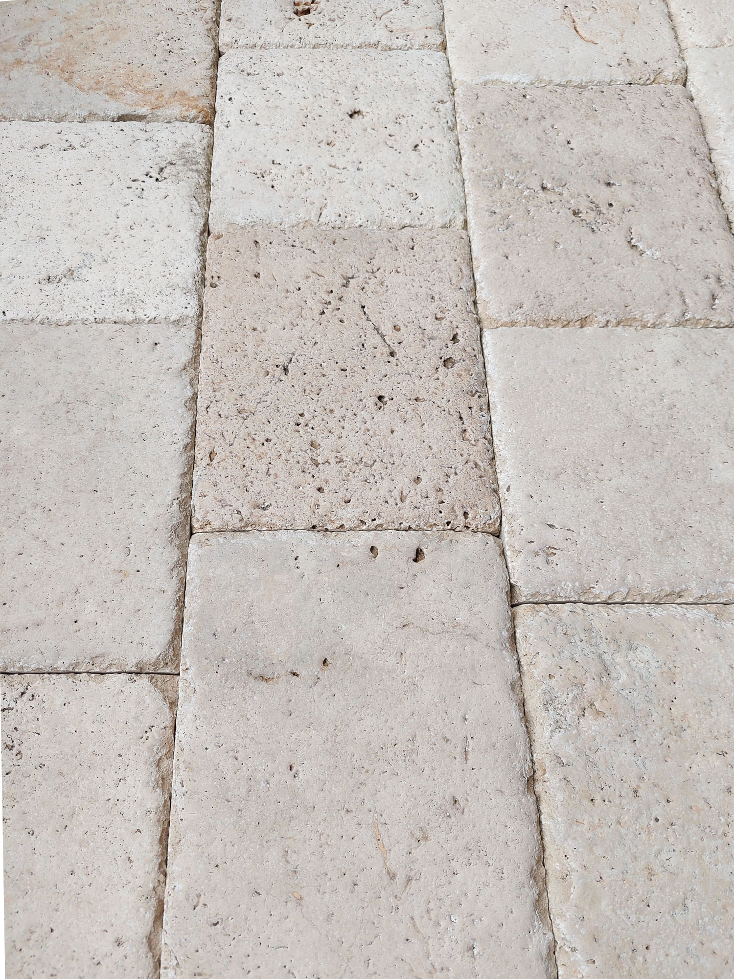 Small rustic travertin flagstone floor, Champagne slabs - Piet Jonker