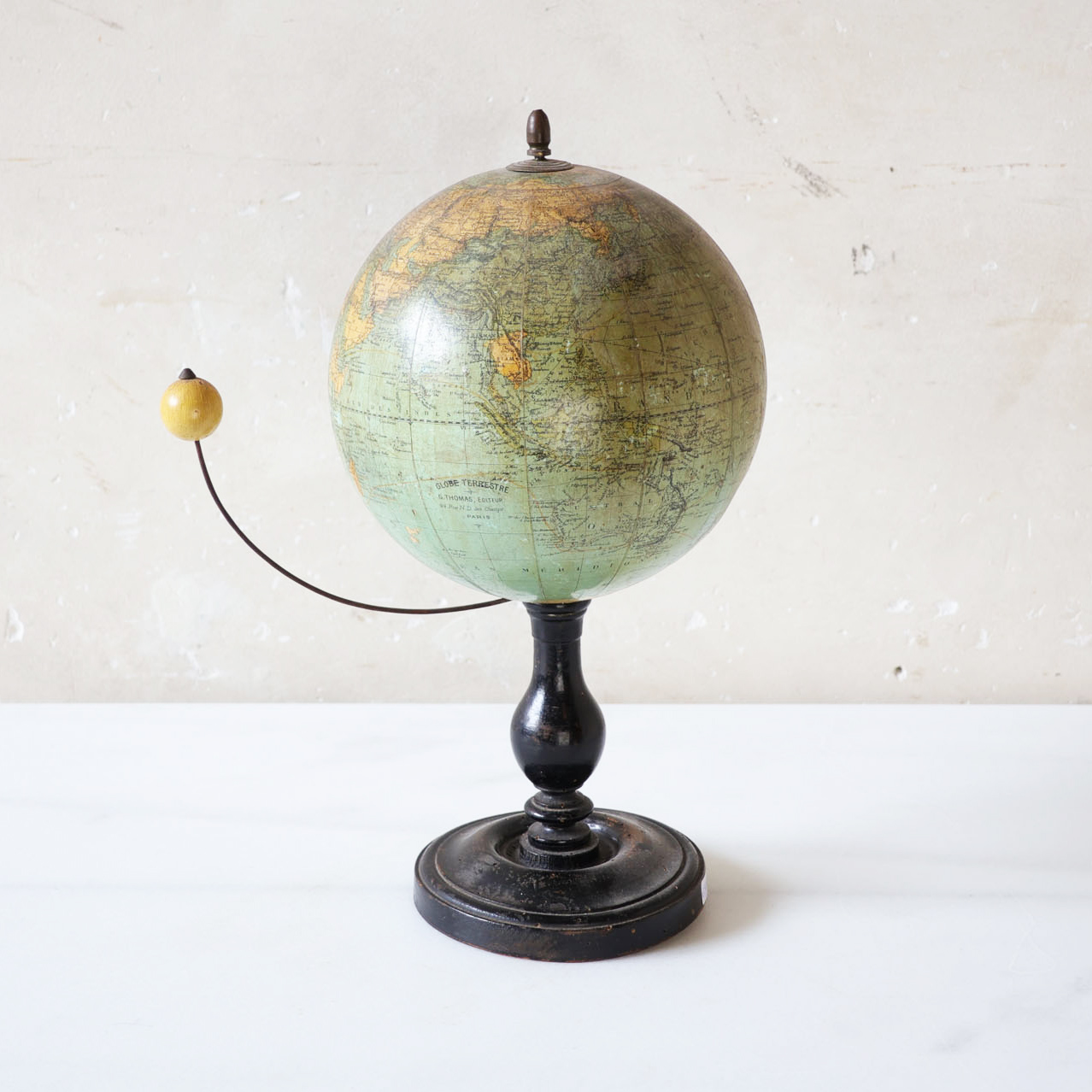Antique French globe with moon by G. Thomas, Paris - Piet Jonker