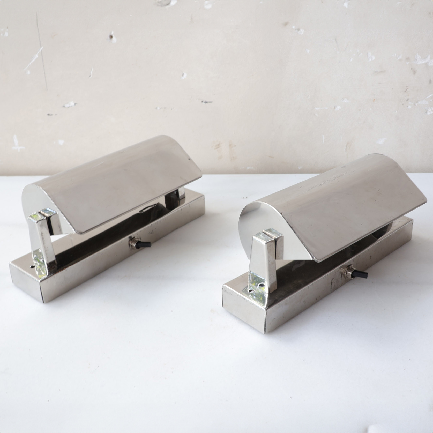 Vintage chrome wall lamps with rotating shades (9 pieces available ...