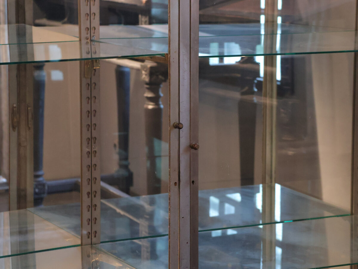 Industrial shop display cabinet - Piet Jonker