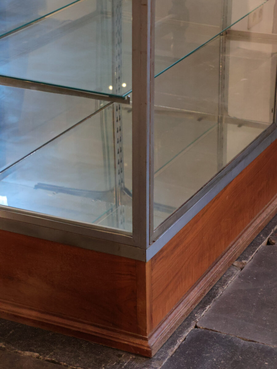 Industrial shop display cabinet - Piet Jonker