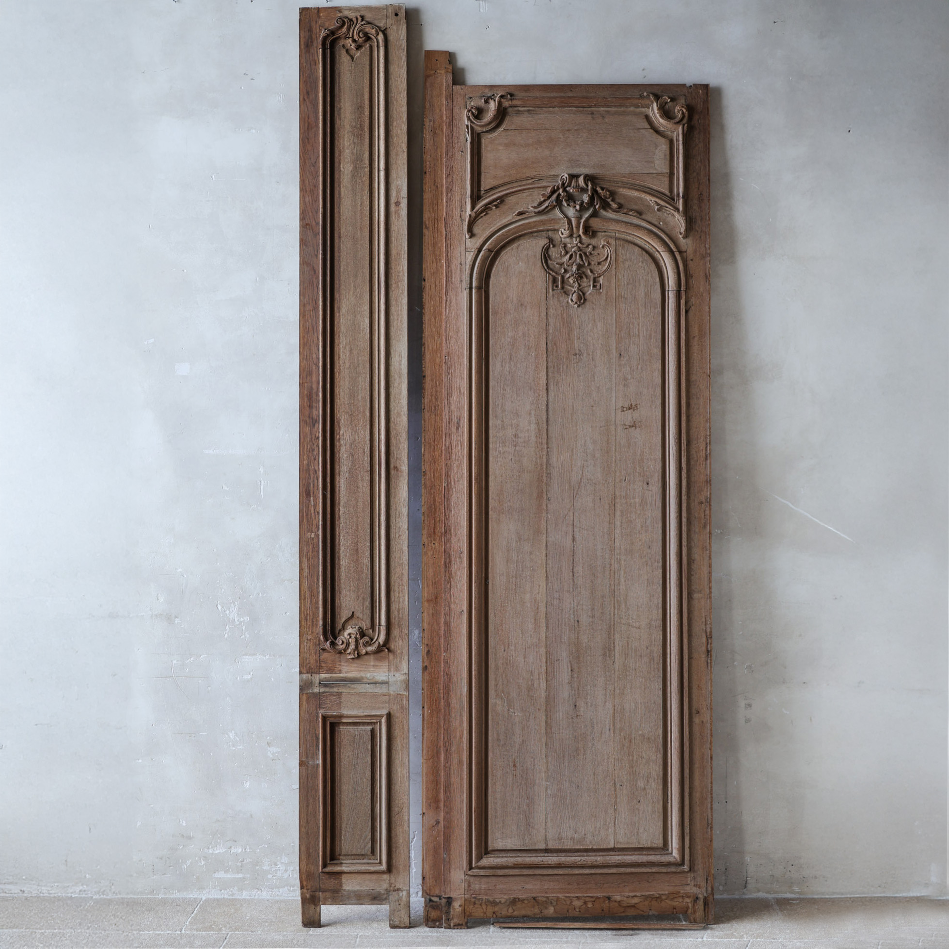 Antique wooden wall panels with Rococo details - Piet Jonker
