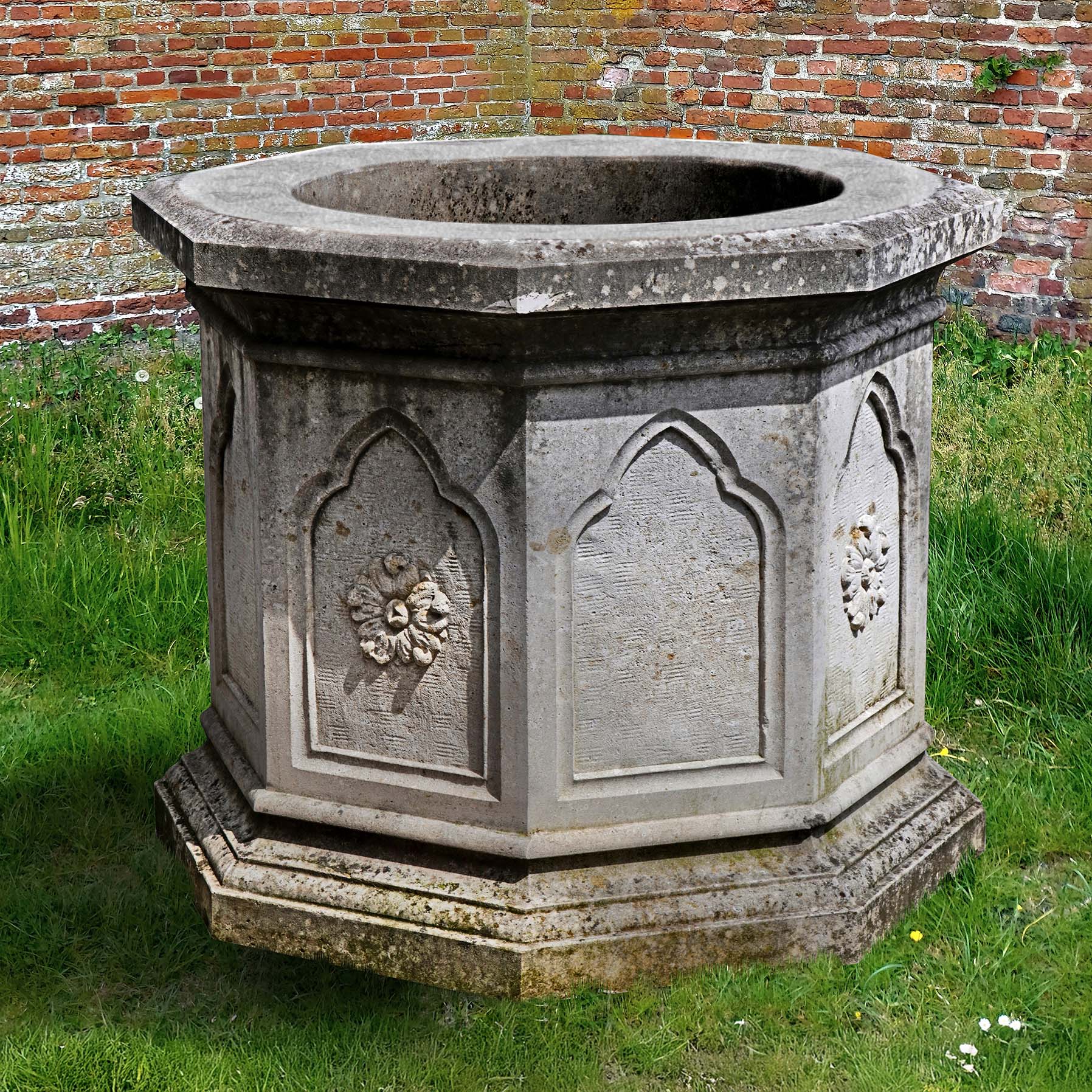 Carved limestone wellhead from the late 19th century - Piet Jonker