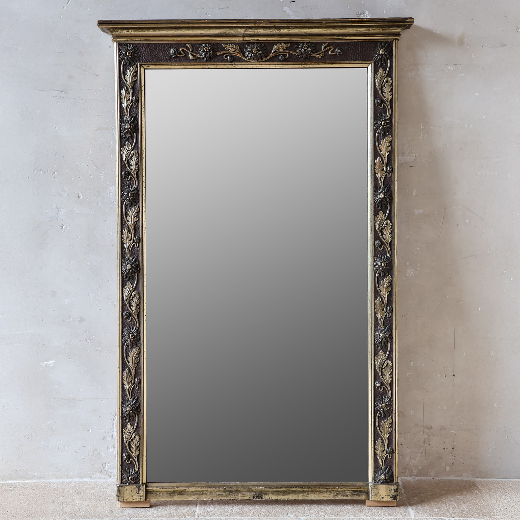 Antique rectangular mirror with gilt leaf ornaments - Piet Jonker